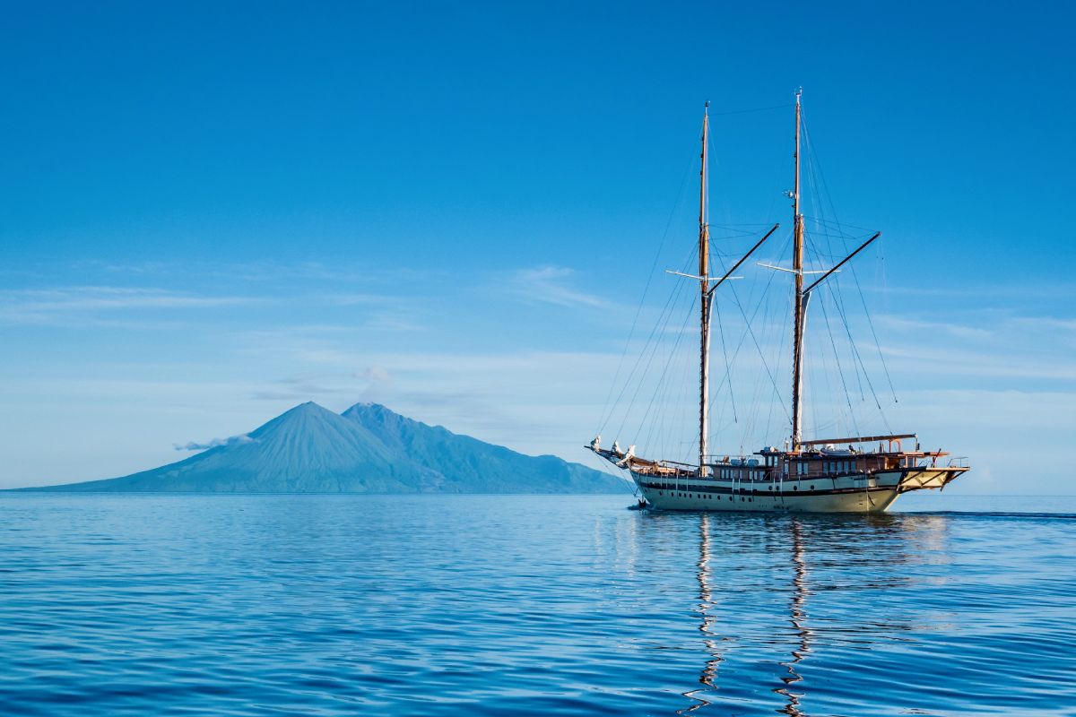 A Short History of Phinisi Liveaboard | Hello Flores